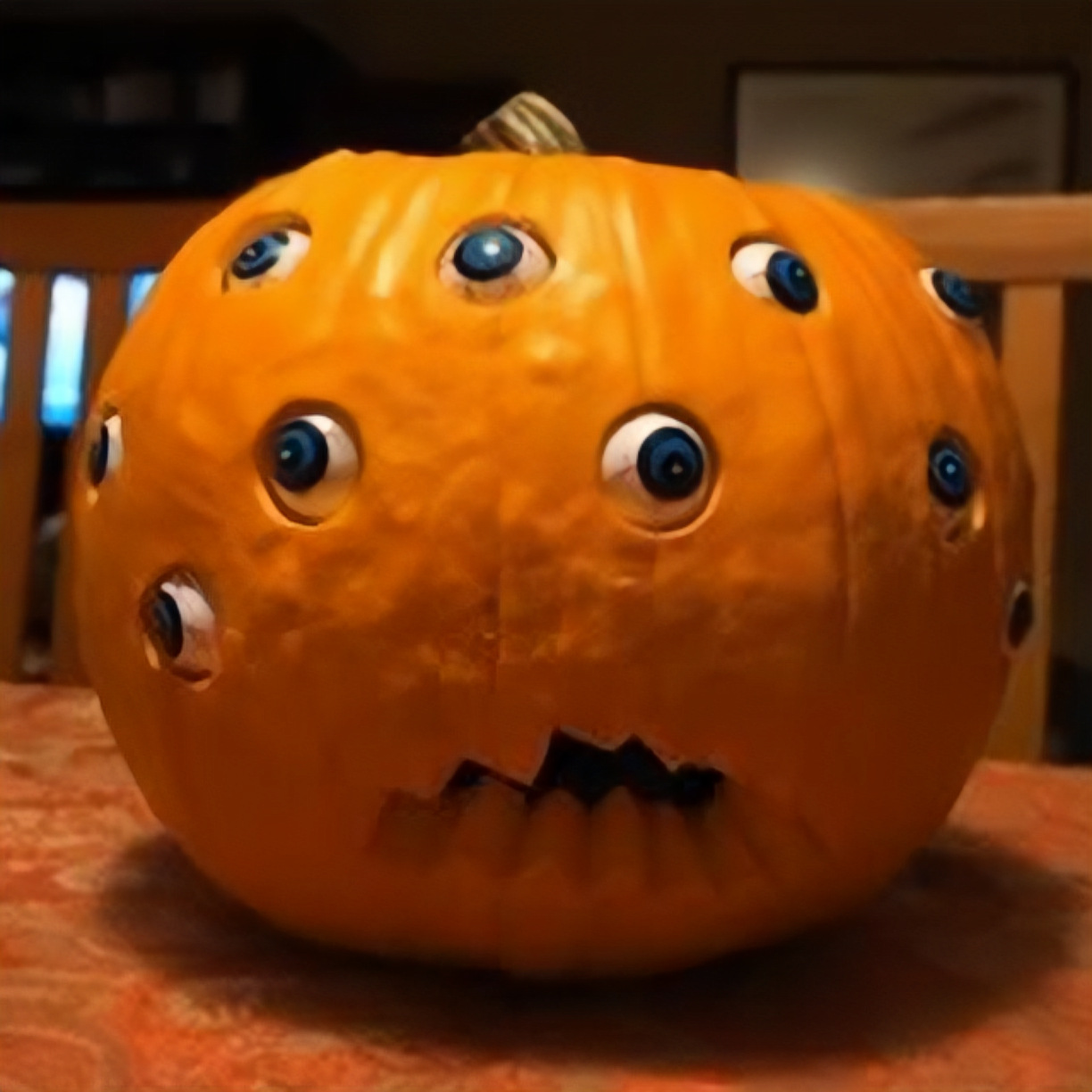 Новинка: керамические изделия из смолы, тыквы с множественными глазами и косыми глазами, декоративные фигурки для праздника Хэллоуина, украшения для гостиной, творческие предметы для интерьера дома