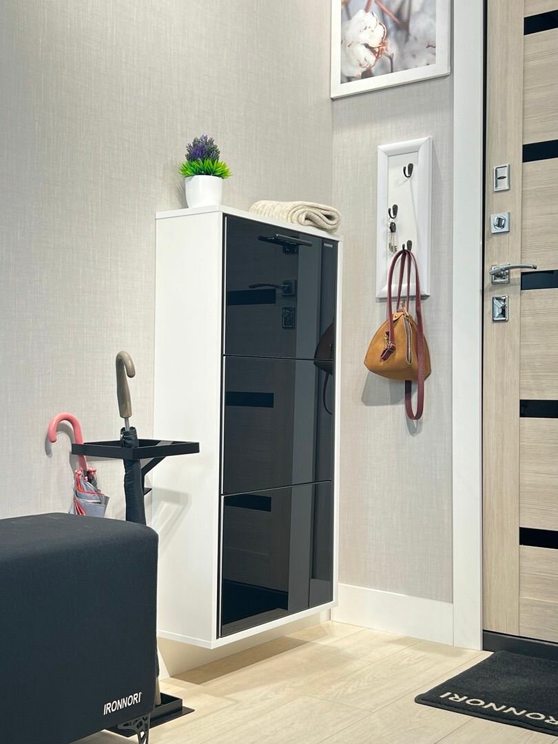 Обувница в прихожую IRONNORI Лайт 3 секций, Белый шагрень/стекло чёрное, 107x54.5x19 см