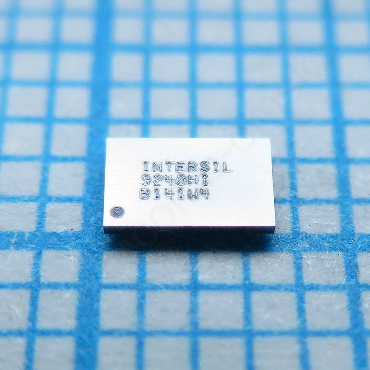 ISL9240HI 9240HI - высокоинтегрированный контроллер заряда, разработанный для использования в ноутбуках Apple MacBook