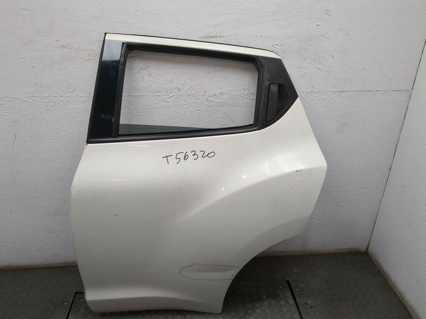 Дверь боковая (легковая) левая задняя Nissan Juke Б/У