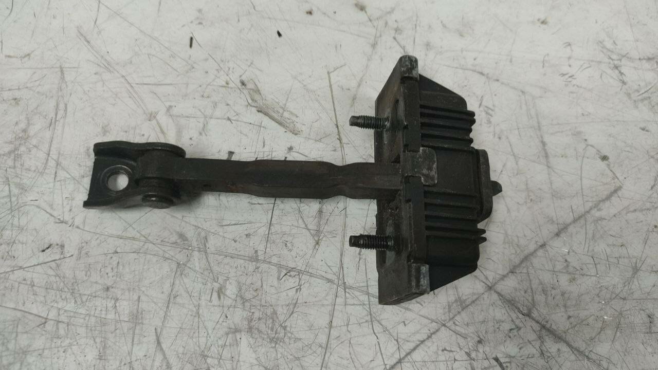 Ограничитель открывания двери передней правой Toyota Avensis 2 T250 рест. 2008