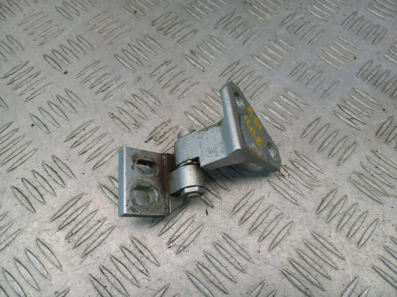 Б/У Петля двери передней правой верхняя Volkswagen Golf 5 MK5 / Фольксваген Гольф 5 MK5 1.4 BMY 140Л.С хэтчбек 2008