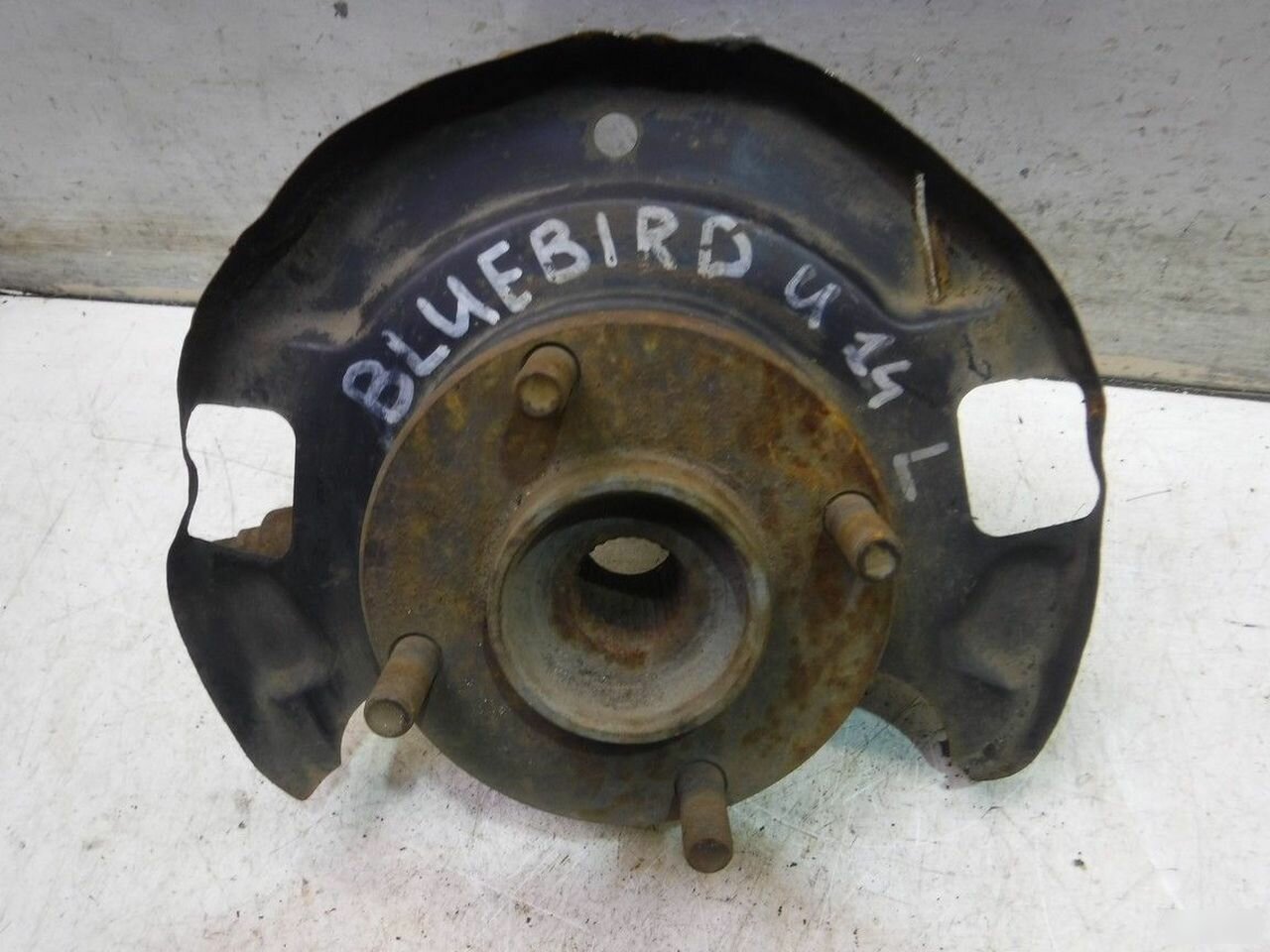 Кулак поворотный передний левый Nissan Bluebird U14 (1996—2001) 400112J500