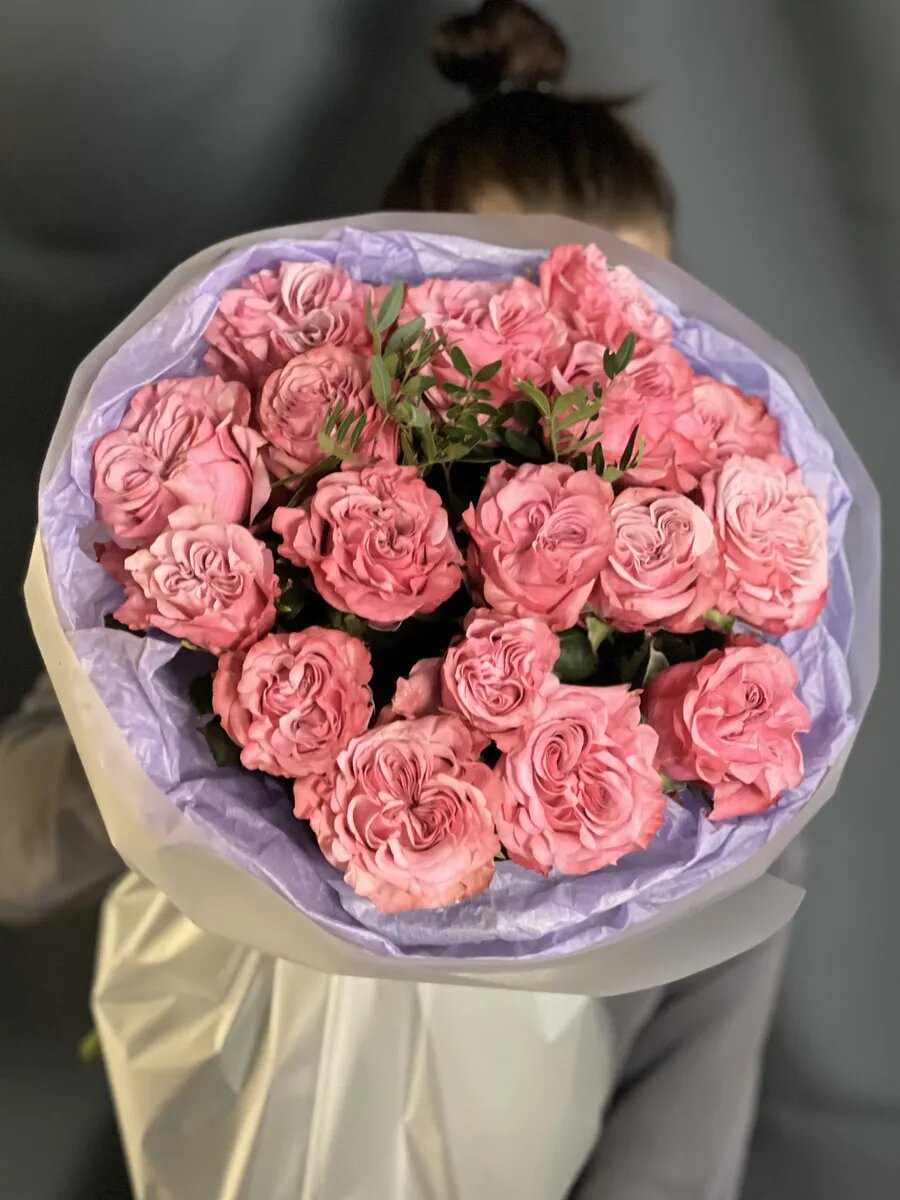 Монобукет из пионовидных роз "Кантри Блюз" 17 шт розовые, 50 см в упаковке