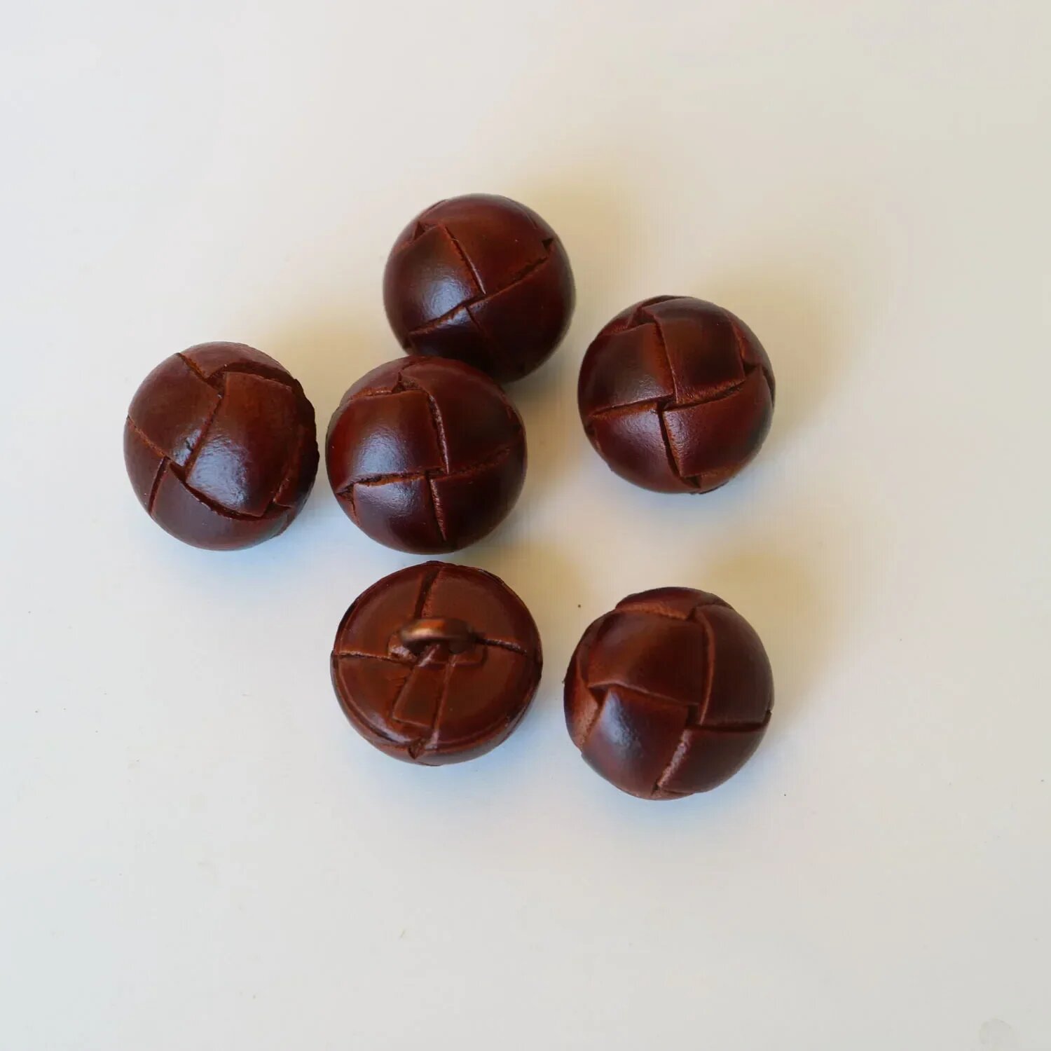 Кожаные пуговицы 6 шт, football deep brown