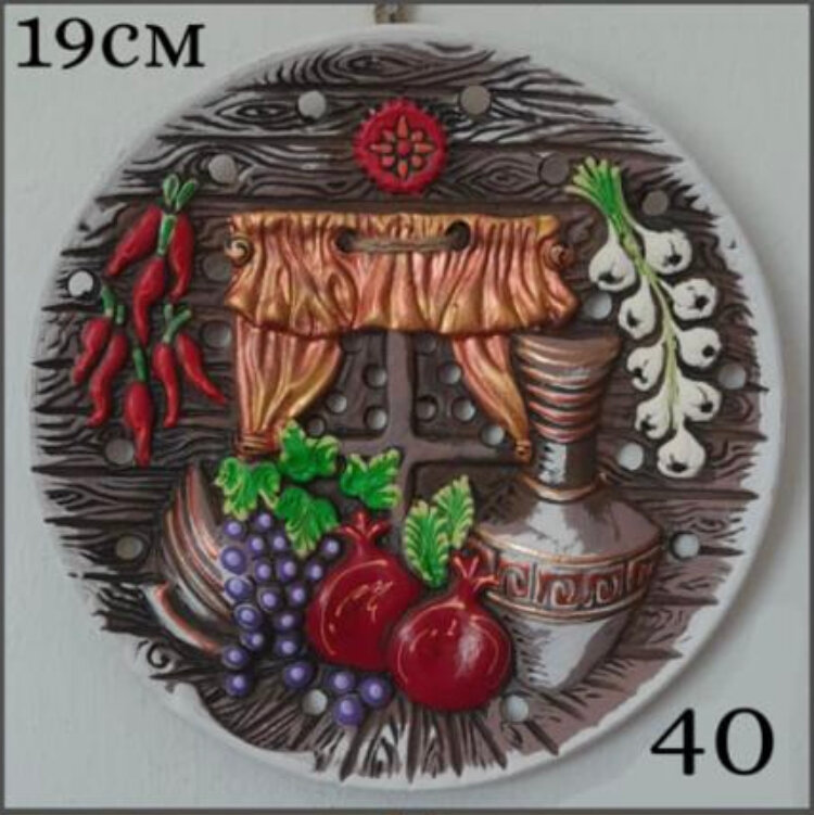 Декоративная тарелка из красной глины