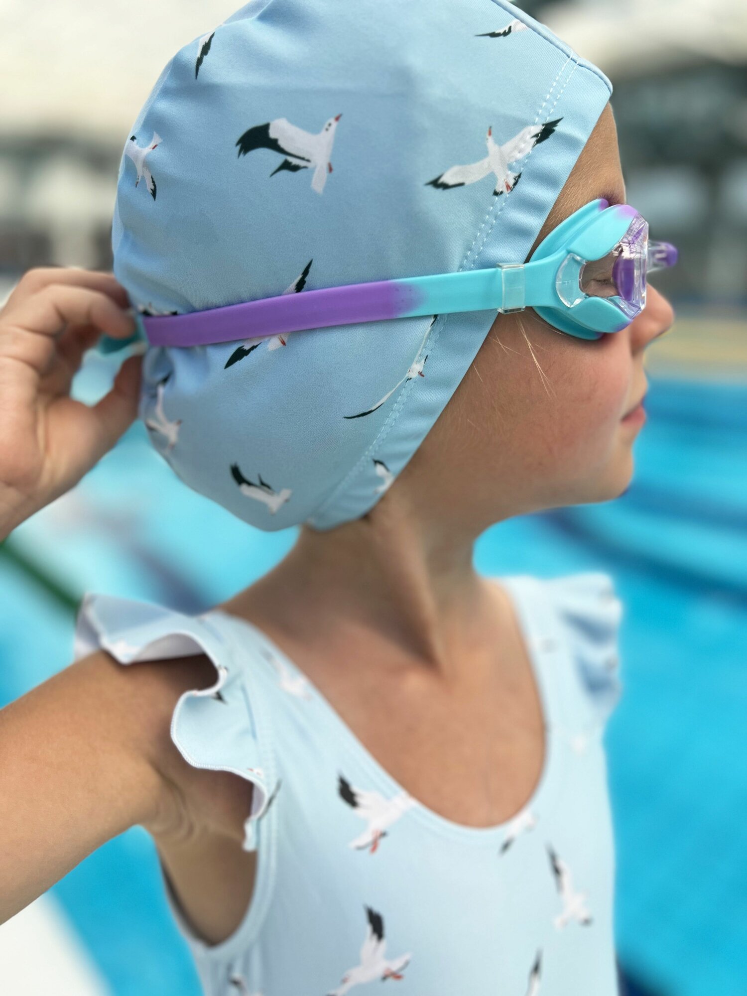 Шапочка детская для девочки, для бассейна и плавания от бренда CAPITANIA