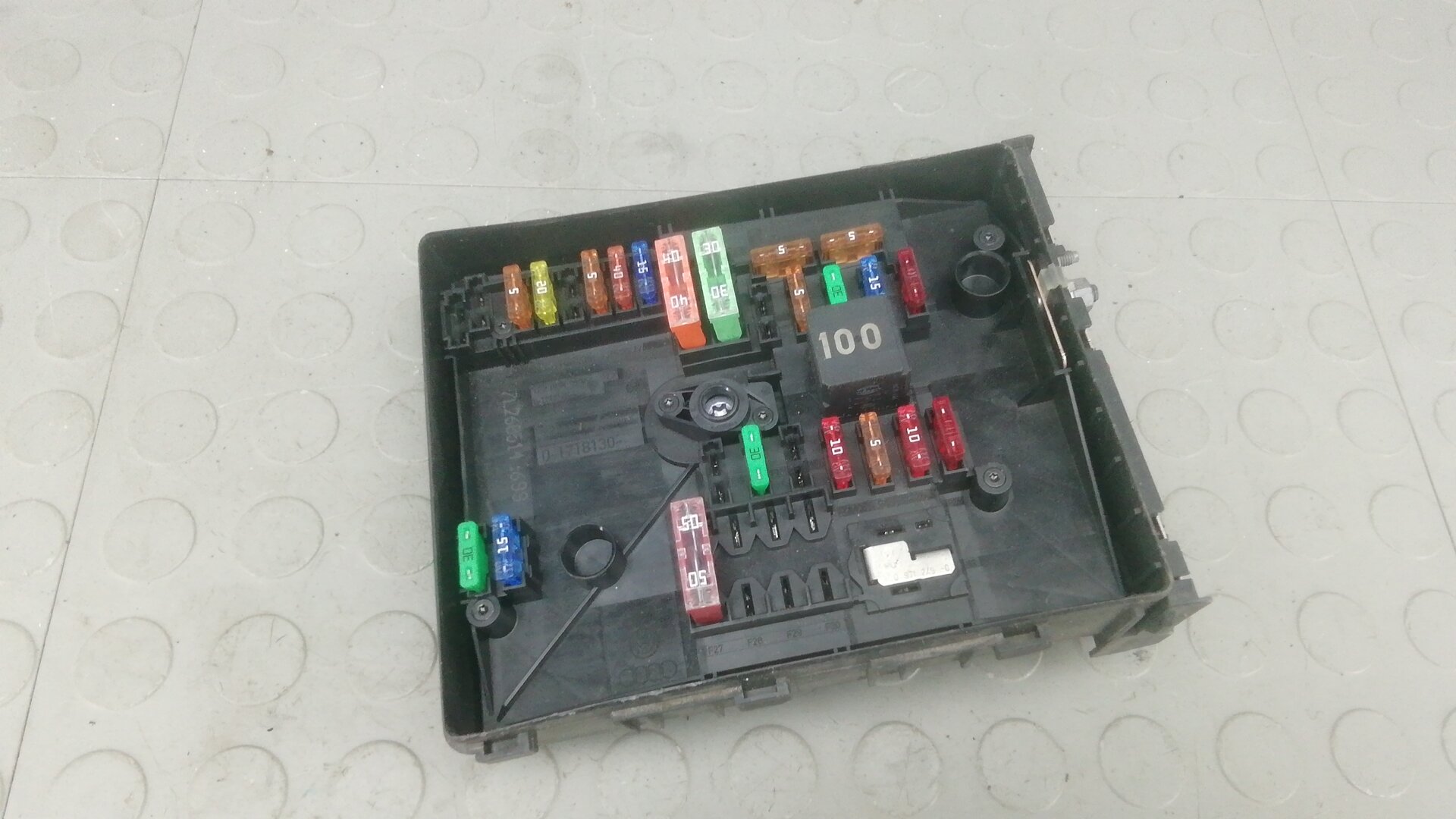 Блок предохранителей VOLKSWAGEN CADDY 3