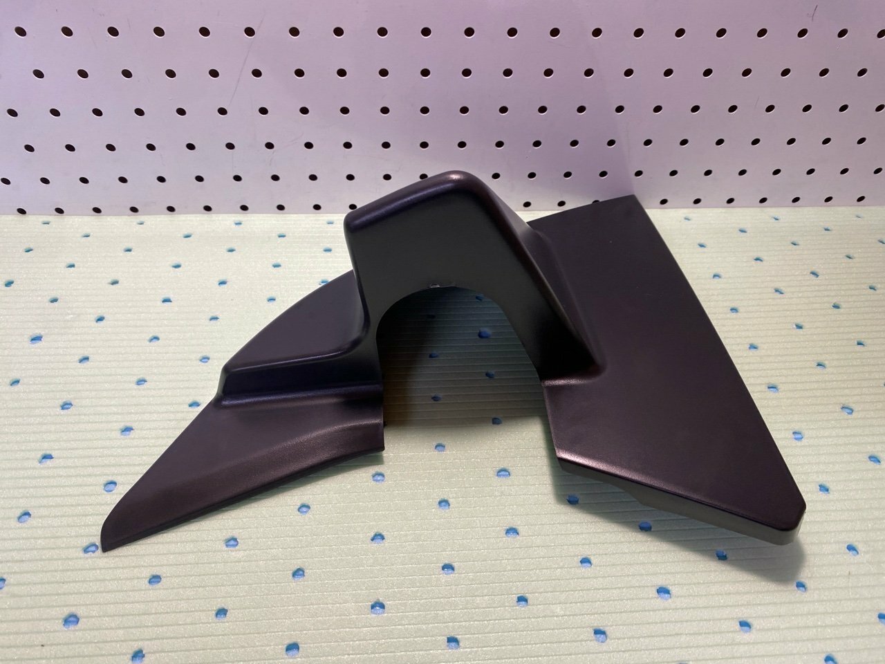 Крышка кронштейна зеркала Вольво ФШ4 ФШ5 нижняя левая Volvo FH4 FH5