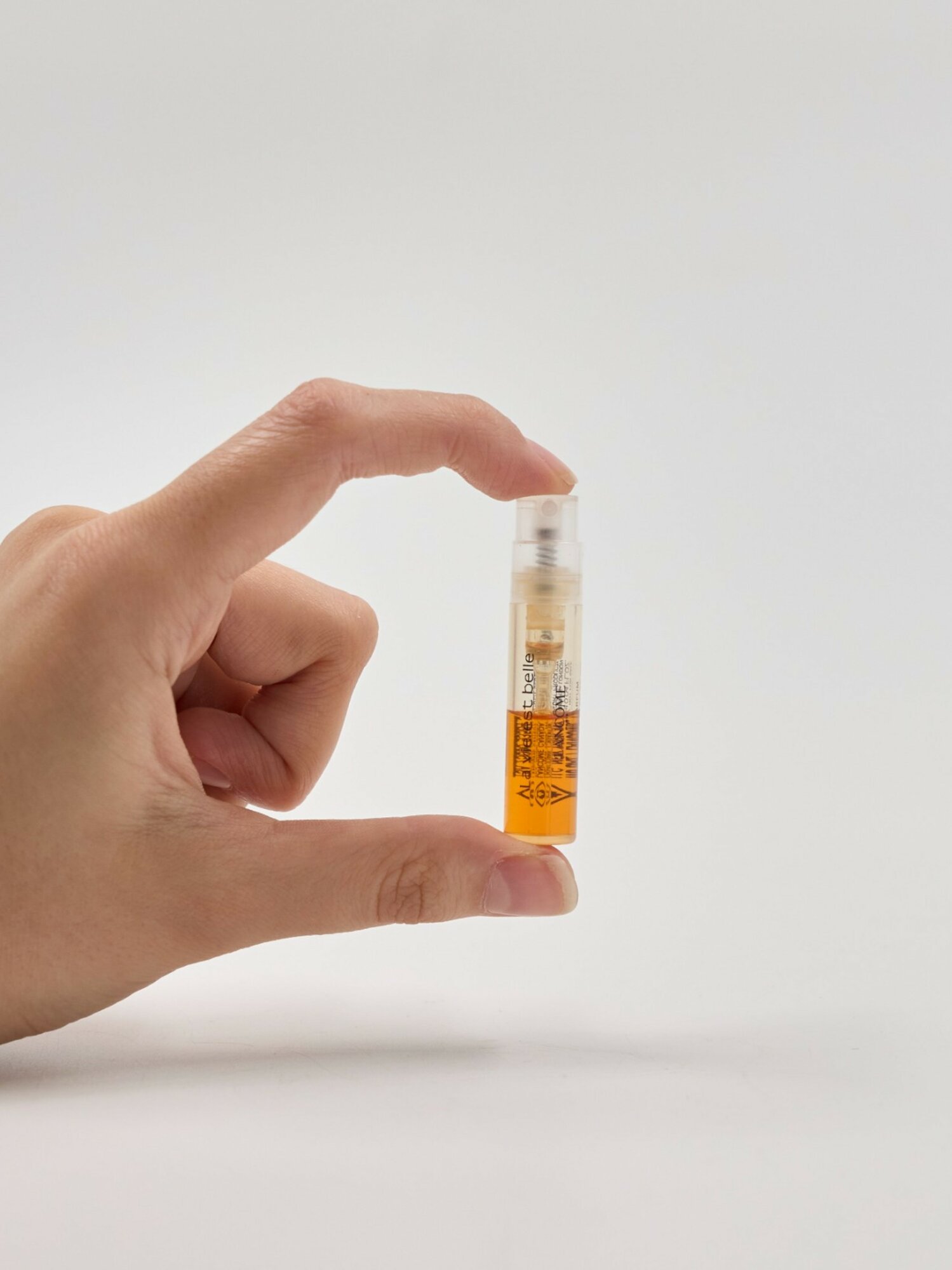 Парфюмерная вода (edP - eau de Parfum) Lancôme LA VIE EST BELLE женская 1,2 мл