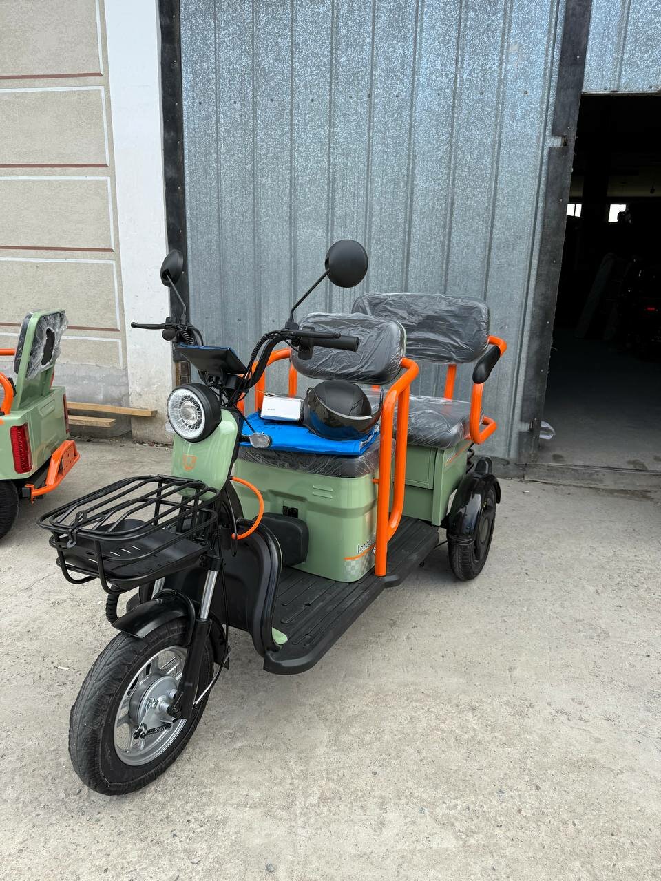 Трехколесный электроскутер (трицикл) Leopard (1200w Li-ion 60v 25Ah) светло-зеленый