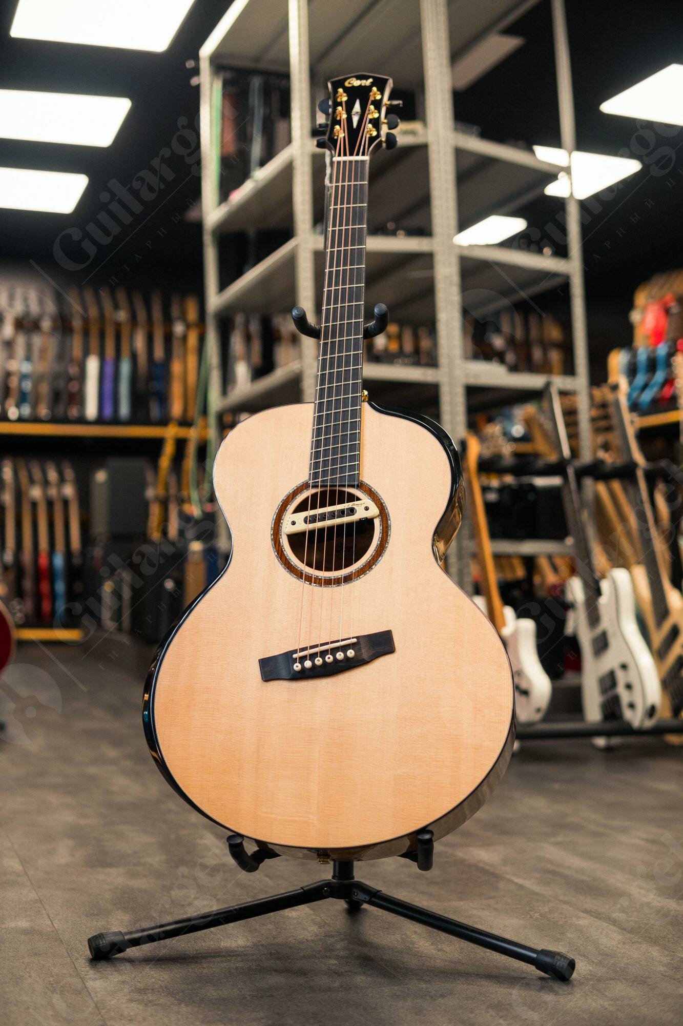 Электроакустическая гитара Cort Cut-Craft-Limited-WCASE-N с кейсом