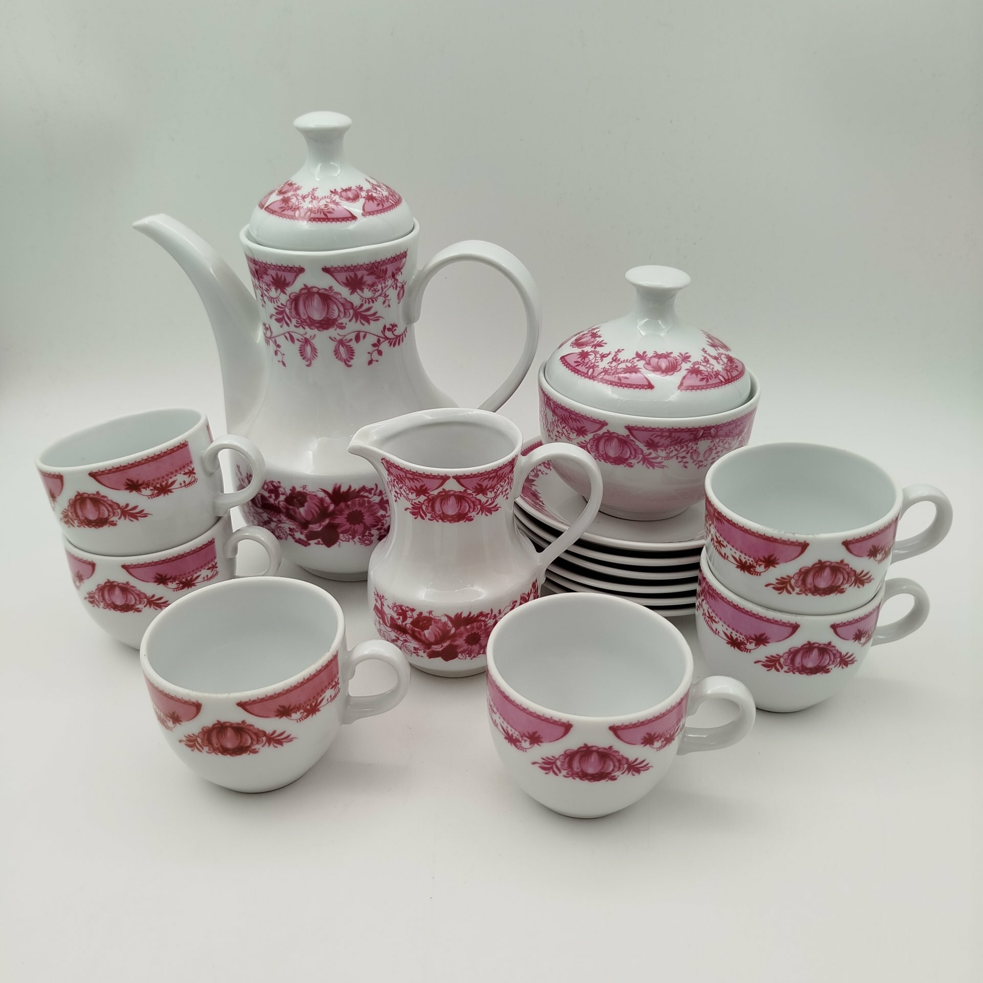 Сервиз кофейный на 6 персон, украшенный цветочным декором (15 предметов), фарфор