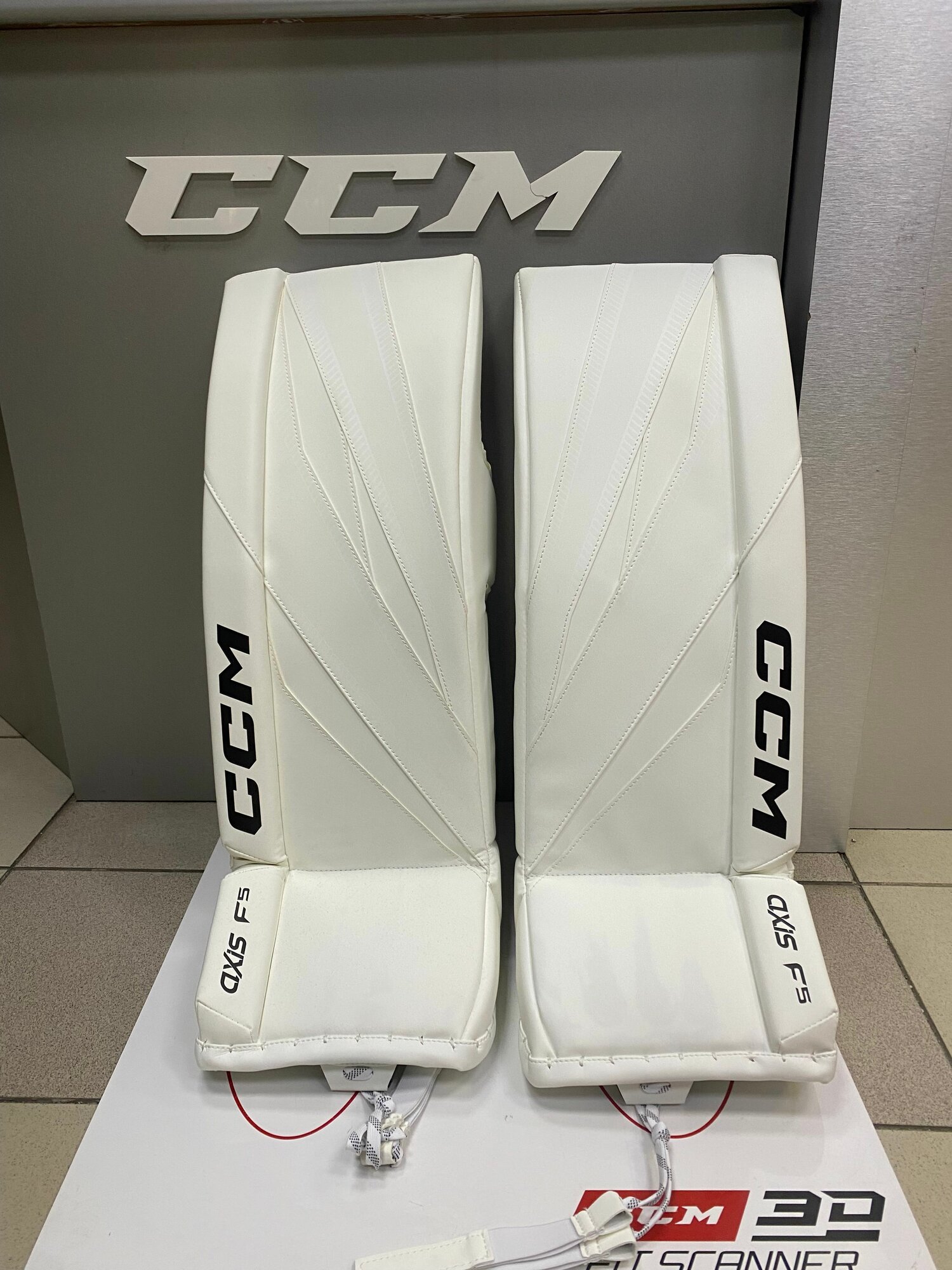 Щитки хоккейные вратарские CCM Axis F5 JR, 30+1 белый (юниорские)
