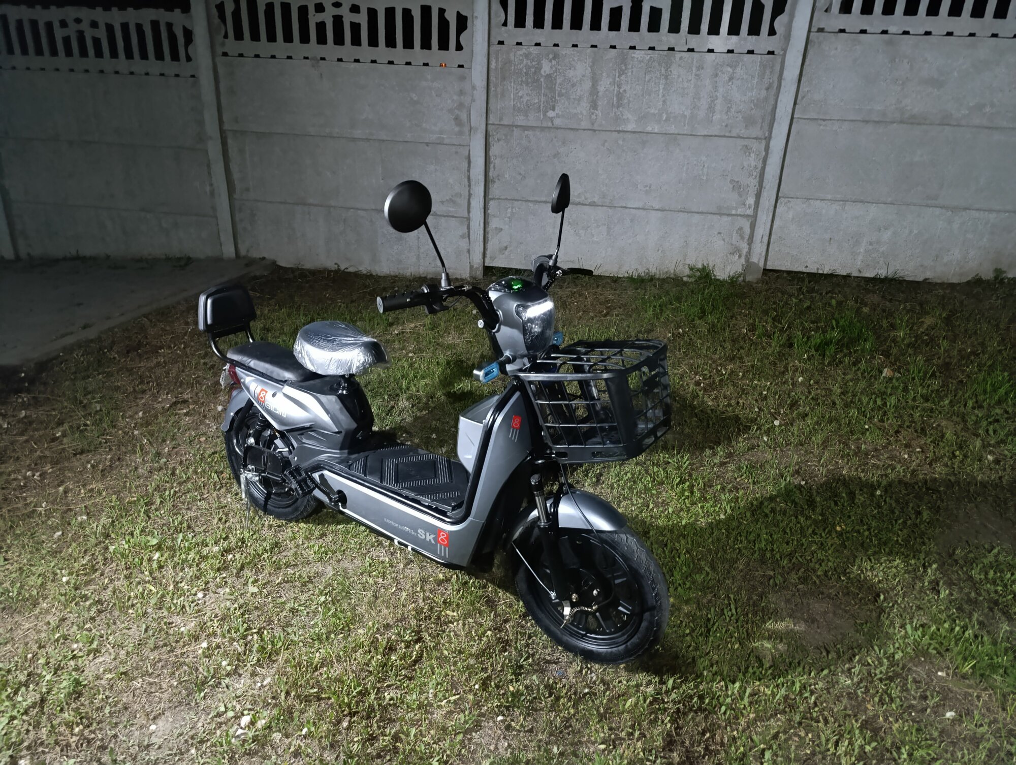 Электровелосипед Sky Way SK8, максимальная нагрузка 100 кг, запас хода 35 км, цвет серый колеса 500w (240w гравировка)