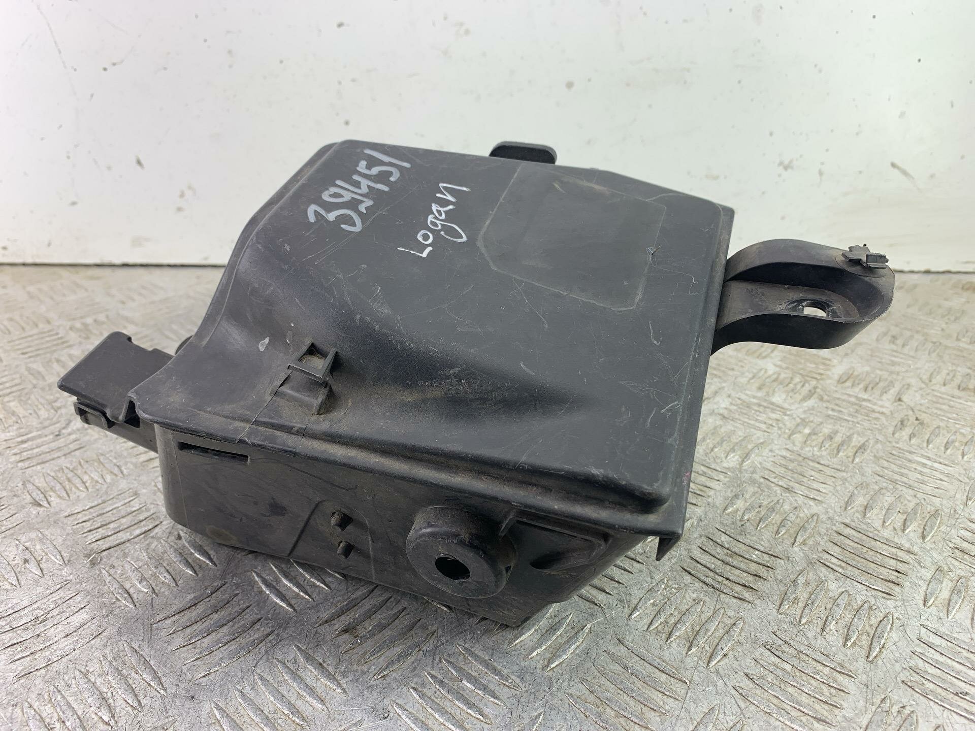 Блок реле и предохранителей Dacia Logan 2008 8200430036