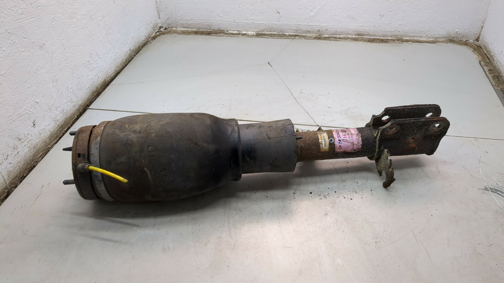 Амортизатор подвески правый передний Land Rover Range Rover 3 (LM) Б/У