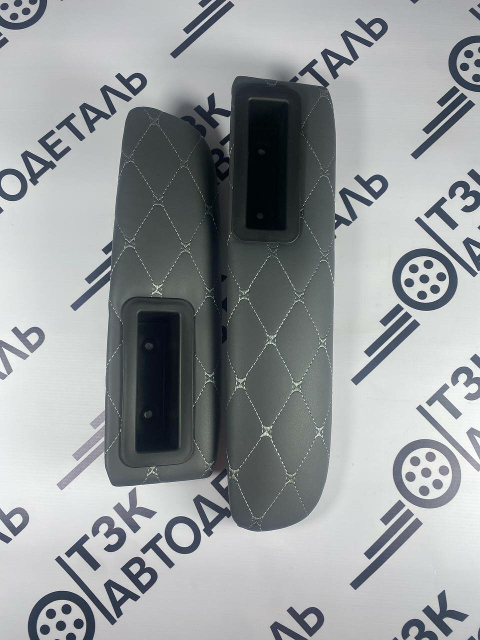 Комплект подлокотник для а/м газель Next черная экокожа белая строчка