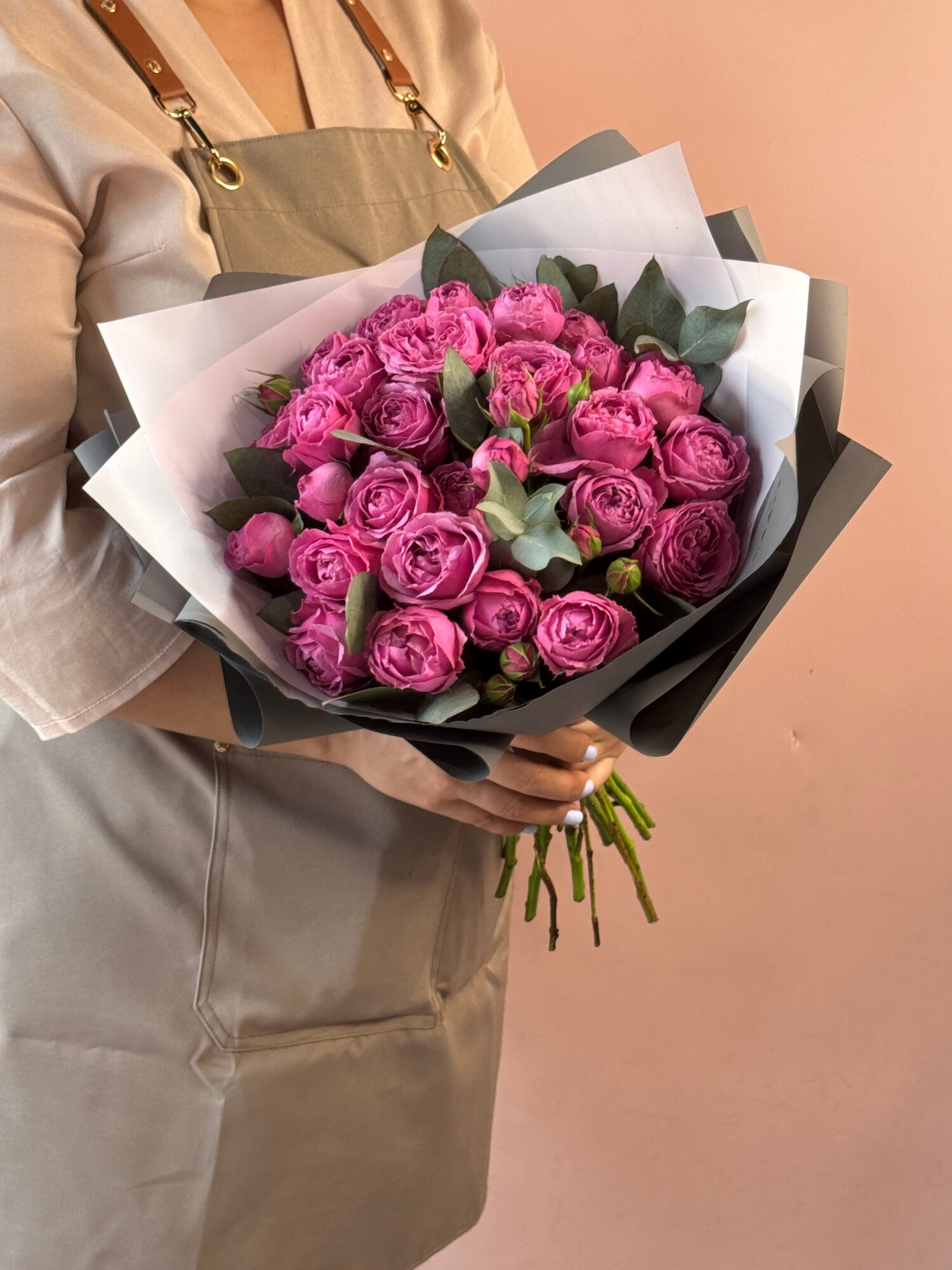 Букет из 9 кустовых пионовидных роз