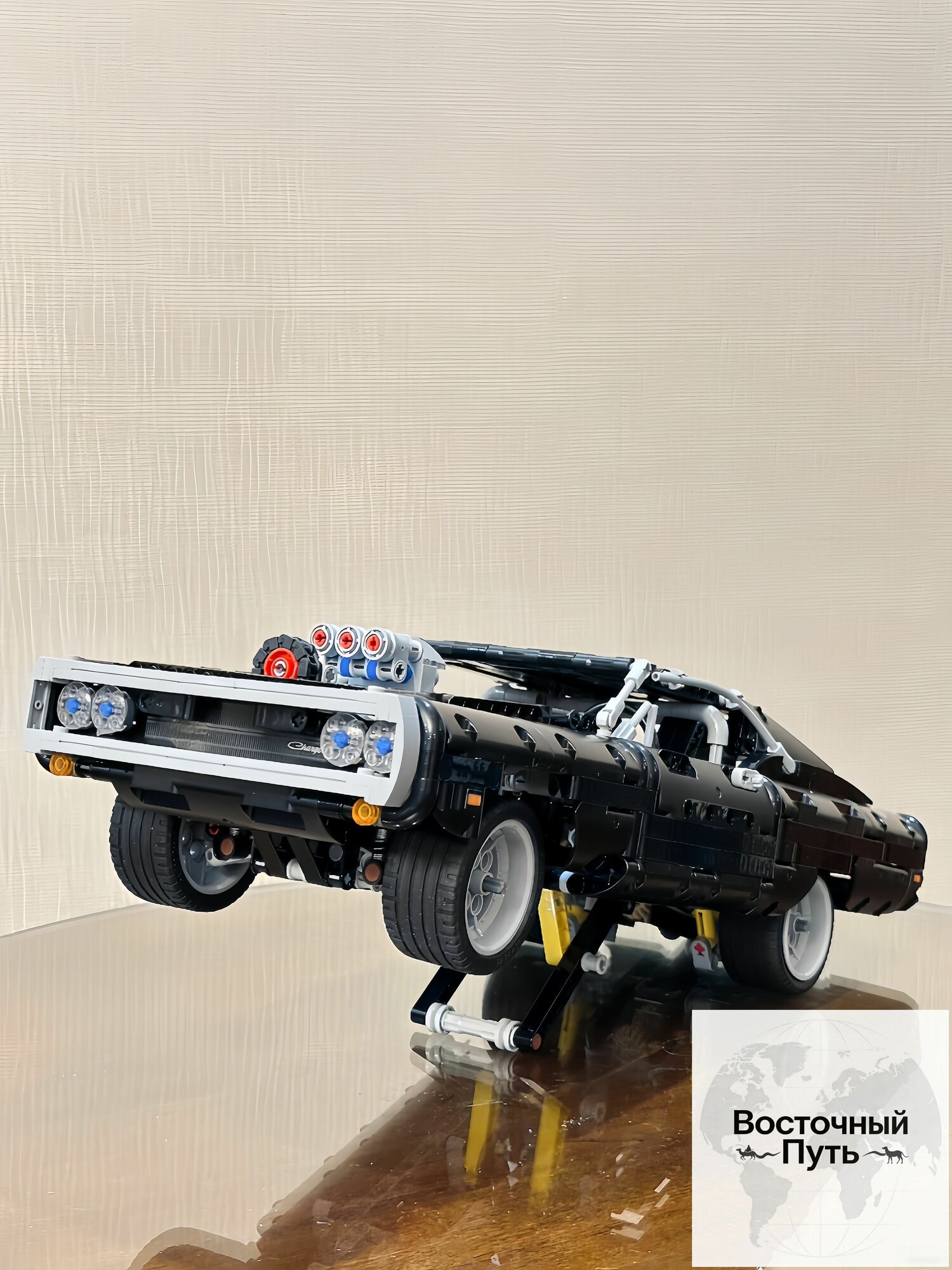 Конструктор Машина Dodge Charger Форсаж, Масл-кар Technic, Подарок для мальчиков и мужчин, 1077 деталей, 42111