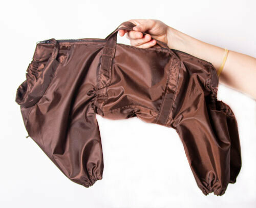 Комбинезон-дождевик для КАВАЛЕР-КИНГ-ЧАРЛЬЗА-СПАНИЕЛЯ кобеля, с ручками, повышенной прочности, цвет коричневый