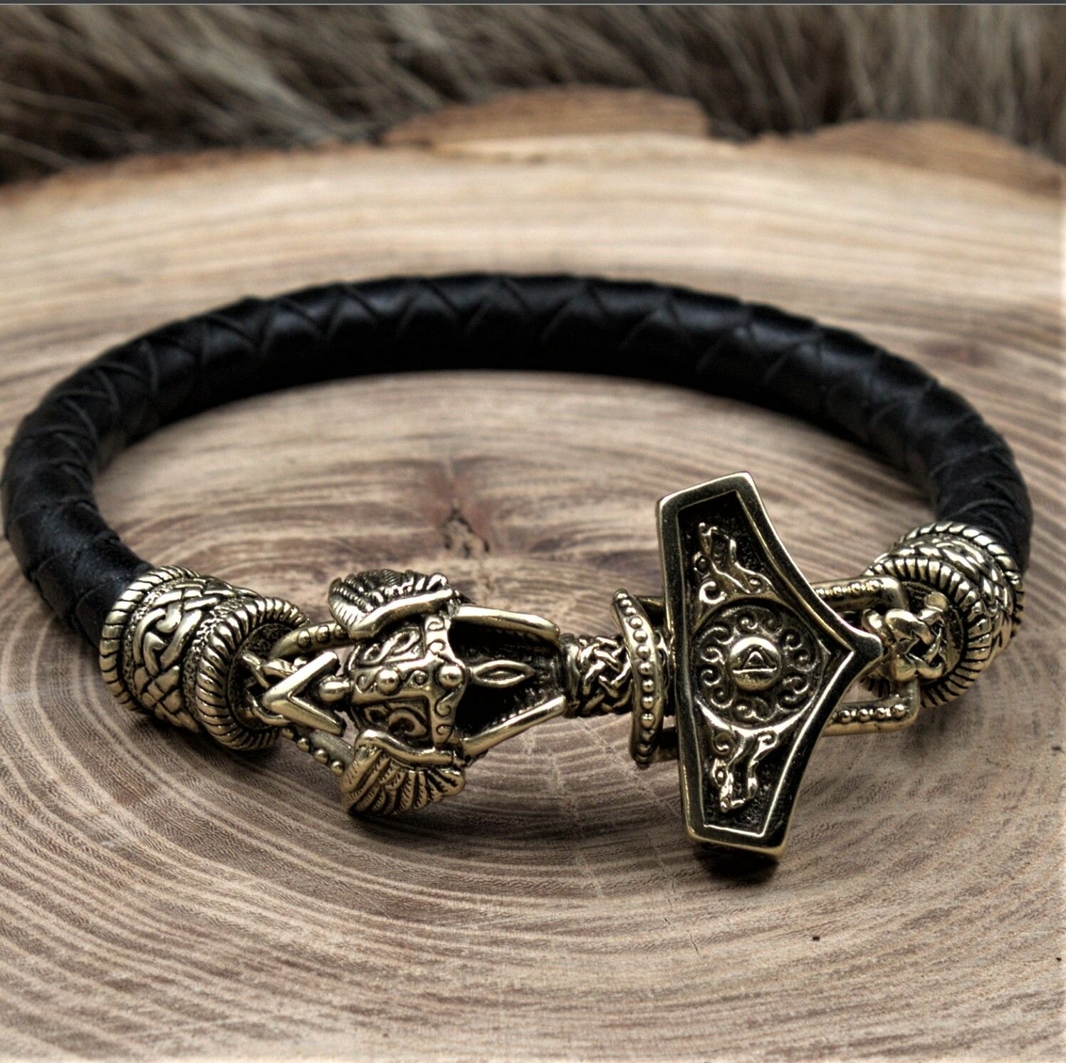 Плетеный браслет