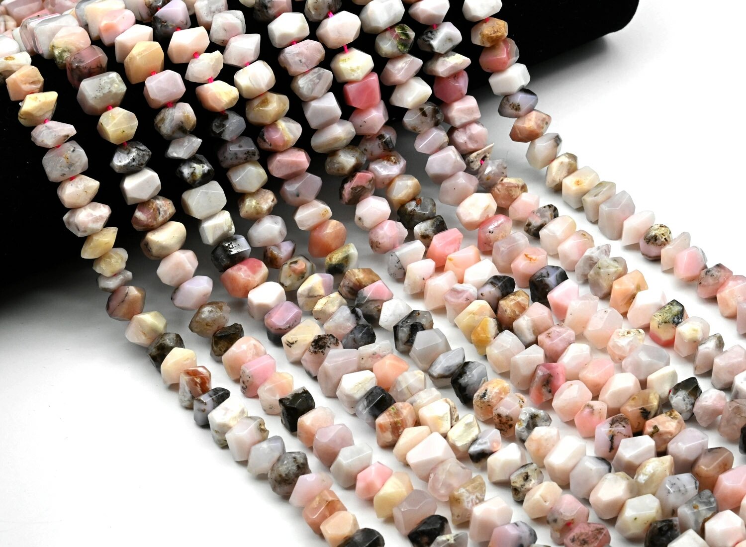 Бусины из опала розового галтовка 10*7мм, 38см, 54 бусины .