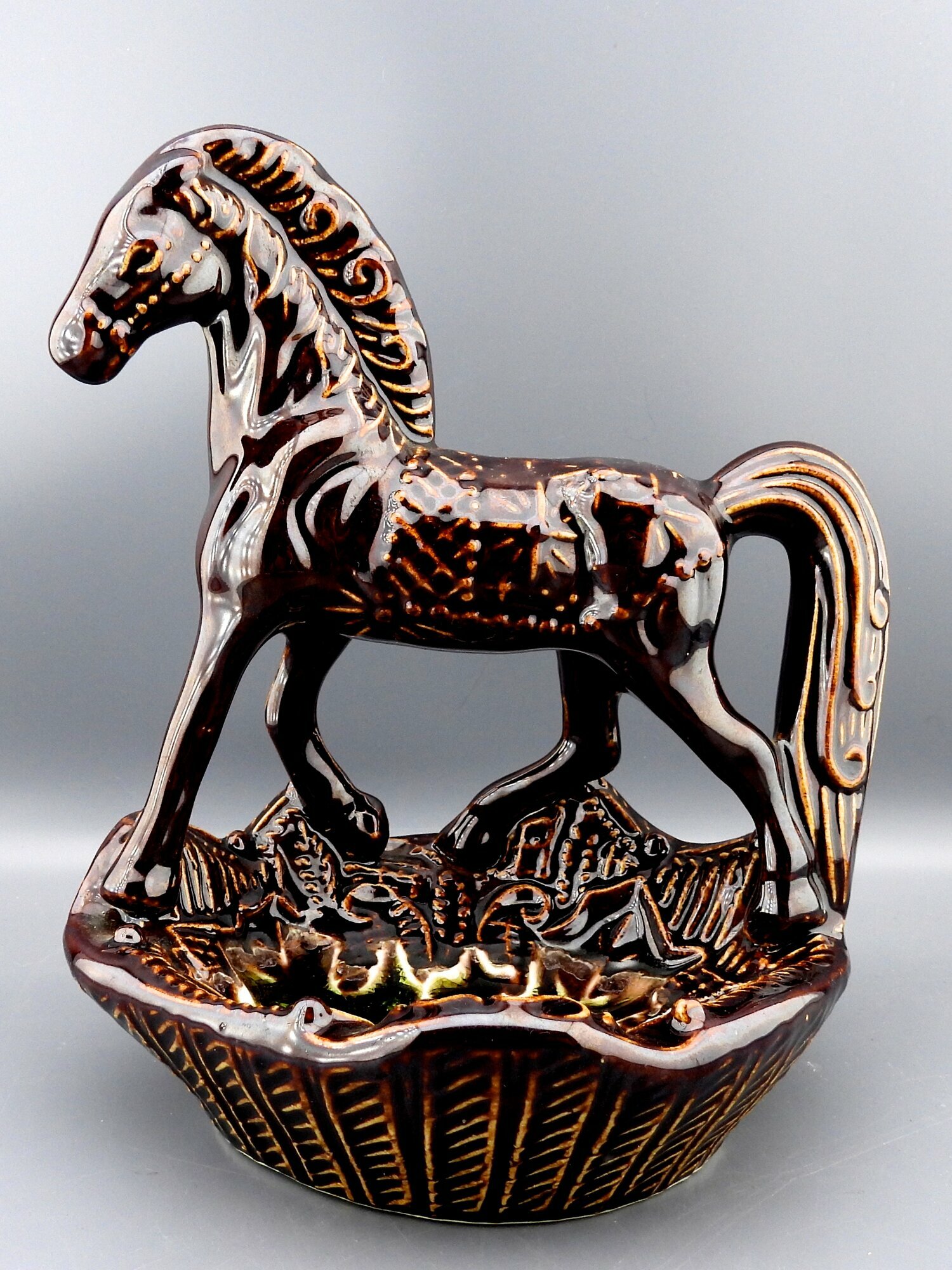 Статуэтка "Конь у озера" обливная керамика Васильки СССР