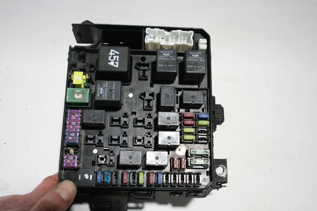 Блок предохранителей Mitsubishi Outlander XL 8565A111