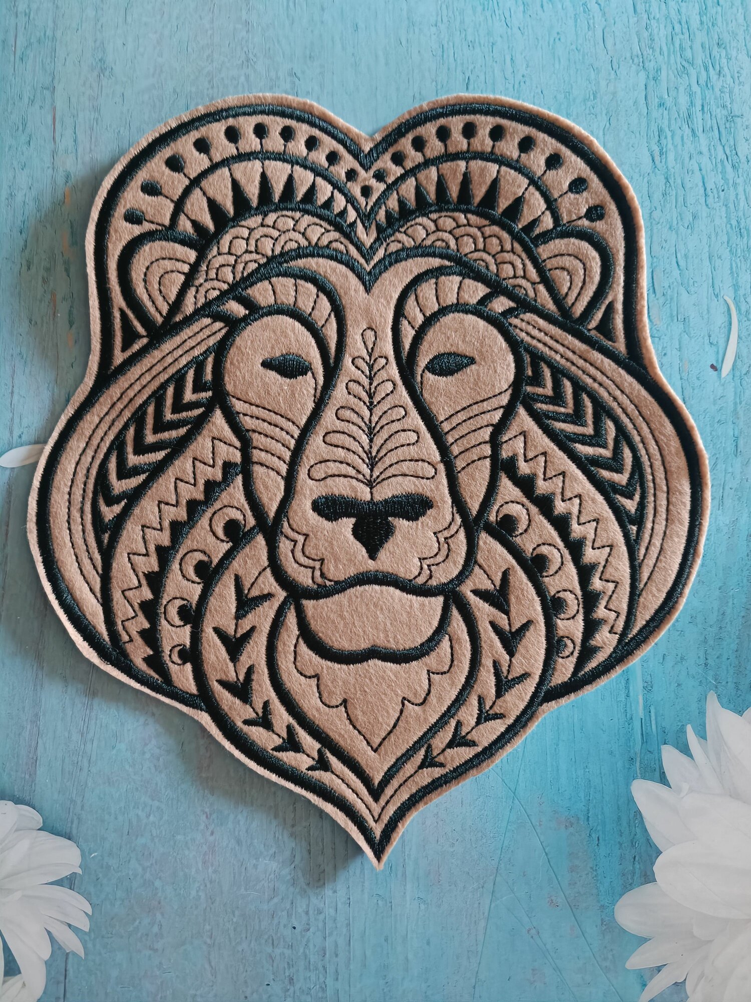 Нашивка Лев коричневый. 20х17 см