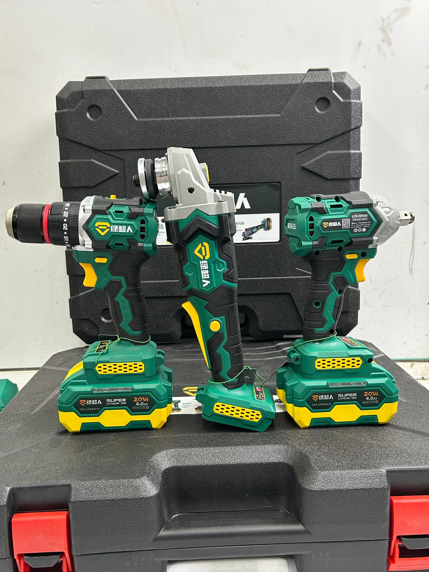 Набор инструмента SUPERMEN 3 в 1, гайковерт 550 нЮ/УШМ/шуруповерт, 2 аккумулятора