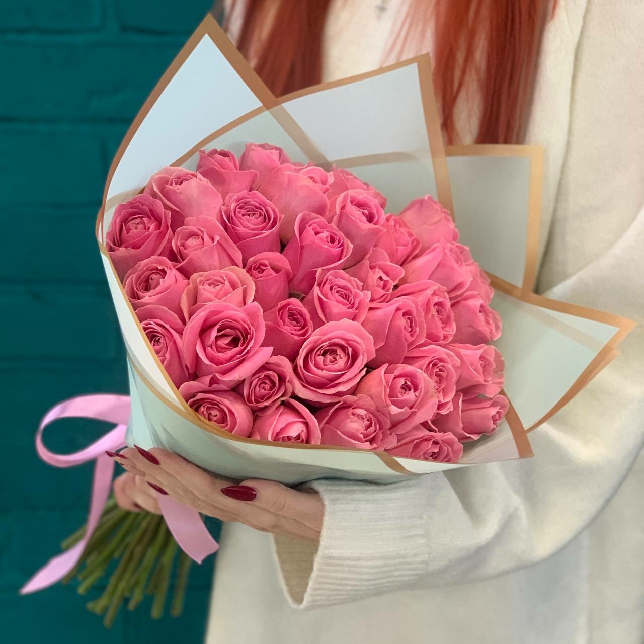 Букет из 35 розовых роз. Живые цветы в подарок на 14 февраля.
