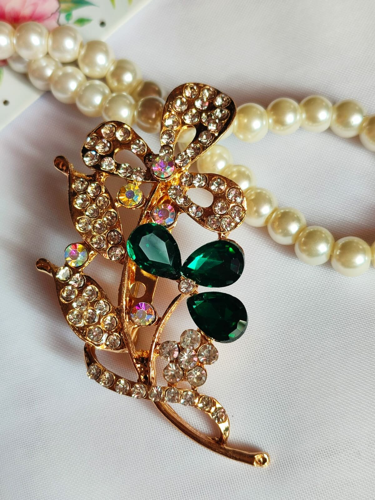 Брошь, стразы