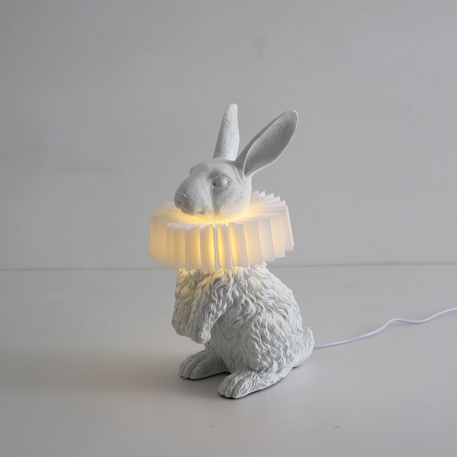 Настольная лампа "Кролик в шарфе", нордическая смола, USB-штекер