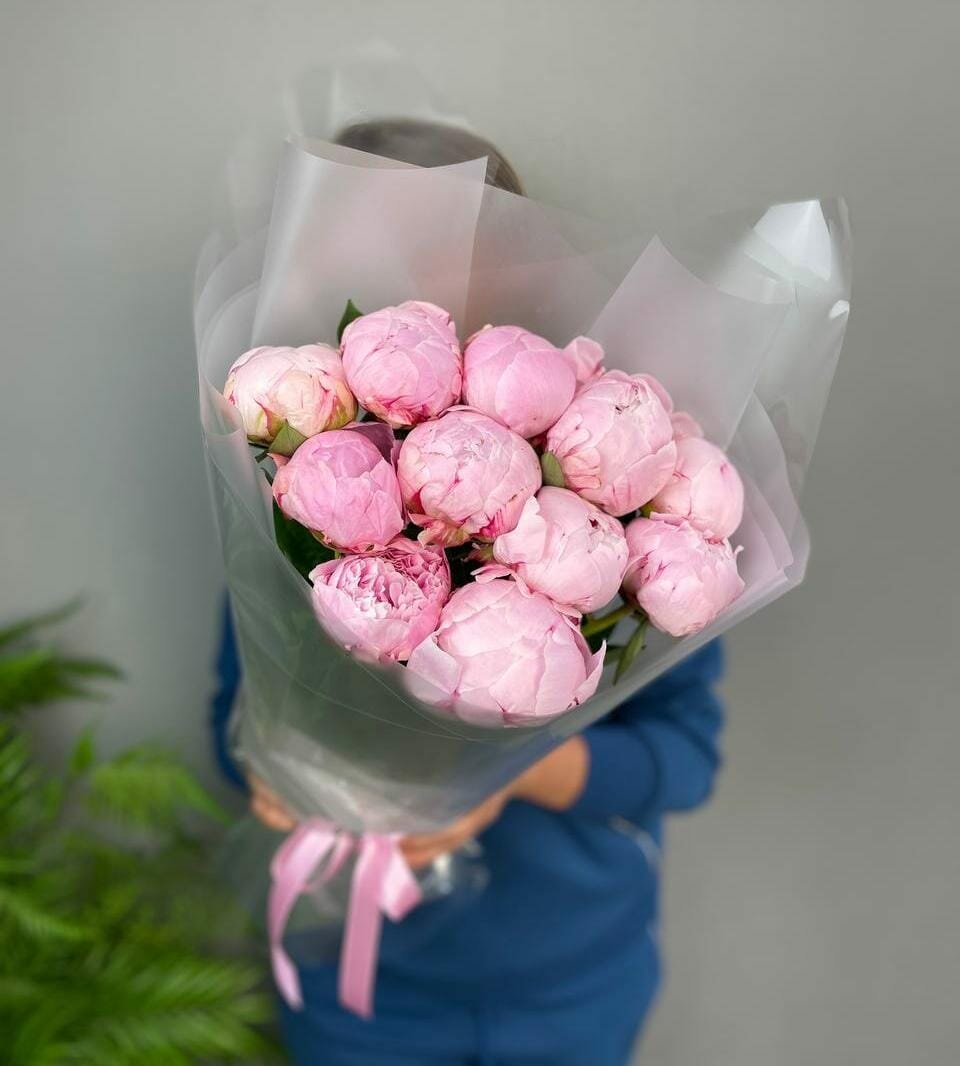 Букет из пионов 11 шт BOTANIQUE FLOWER, пионы розовые, монобукет с доставкой, оформление пленкой