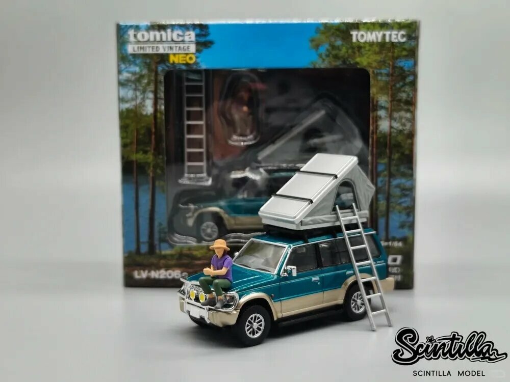 Машинка Tomytec 1/64 Tomica Limited Vintage(TLV)LV-N206c MItsubishi Pajero Mid Roof Wide VR Optional Parts Installed(green/beige) Alloy Car Model Collection Gift