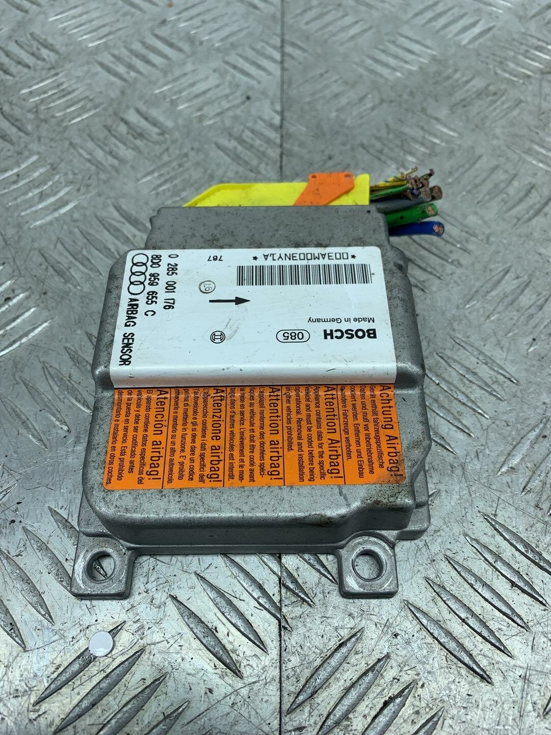 Блок управления подушками безопасности Audi A4 B5 1997 0285001176