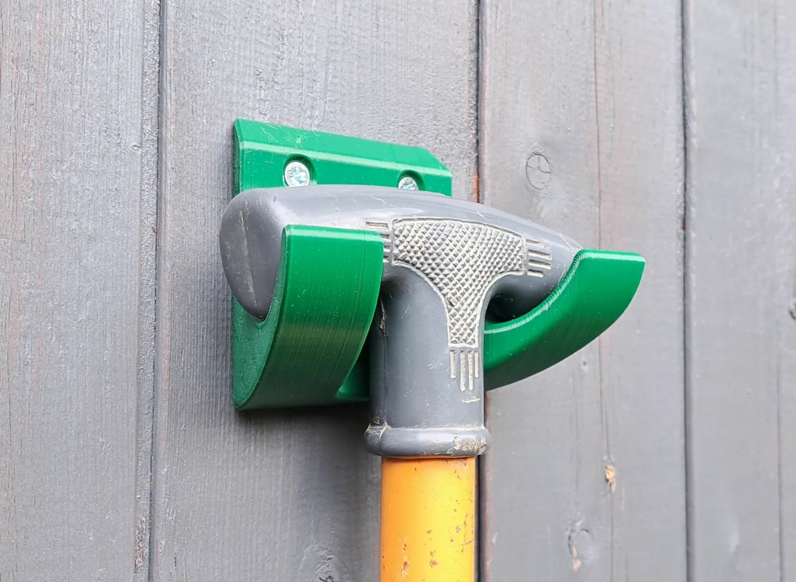 Крючок для садового инвентаря