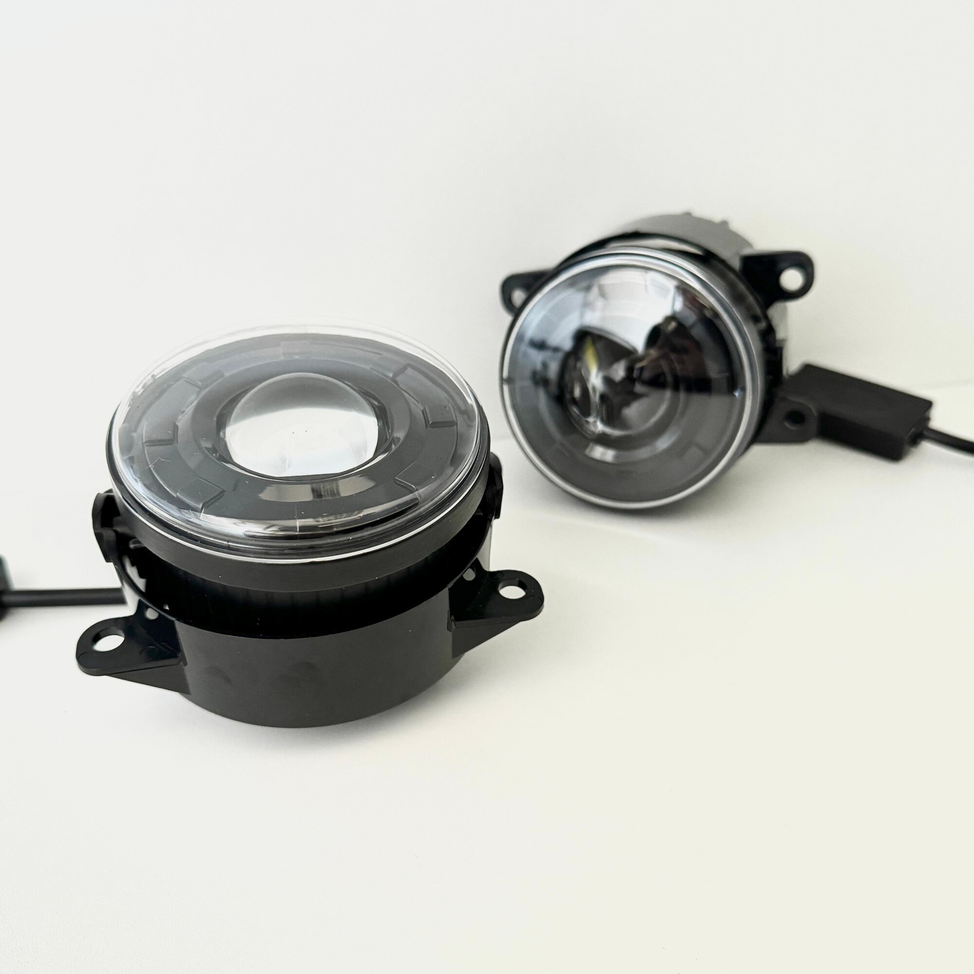 LED Laser Противотуманные фары (с линзой) для Ford, Mitsubishi, Suzuki, Renault, с чёткой светотеневой границей и регулировкой по высоте