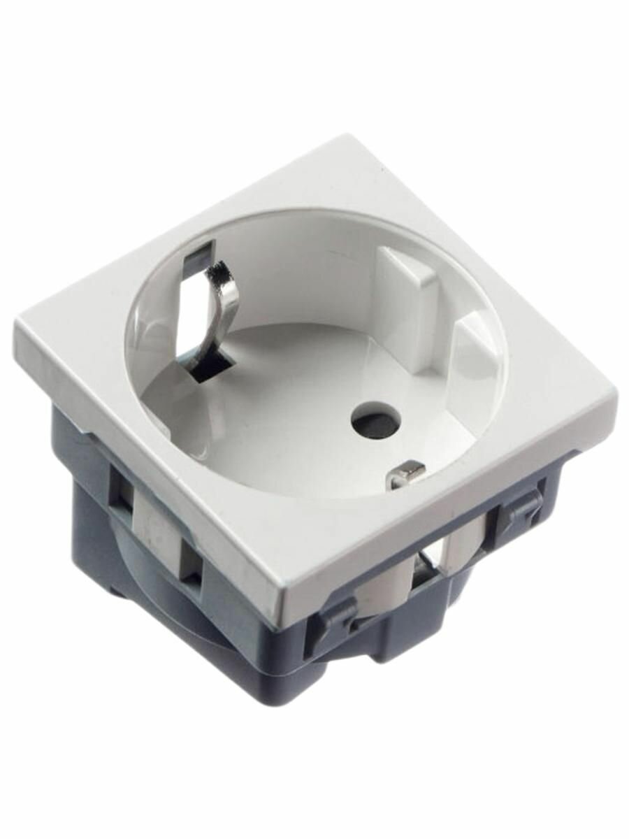 Розетка модульная с заземлением и шторками рувинил 45х45мм (белая)