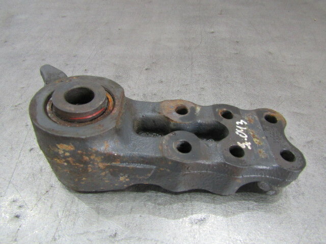 Кронштейн рессоры дополнительного переднего моста левый Scania 6-series