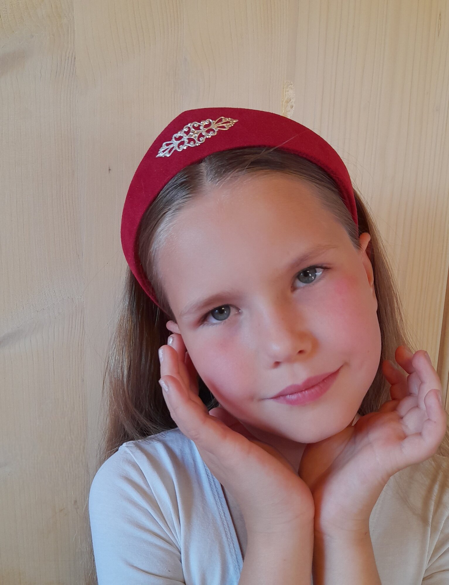 Узкий кокошник замшевый бордовый с серебристым декором