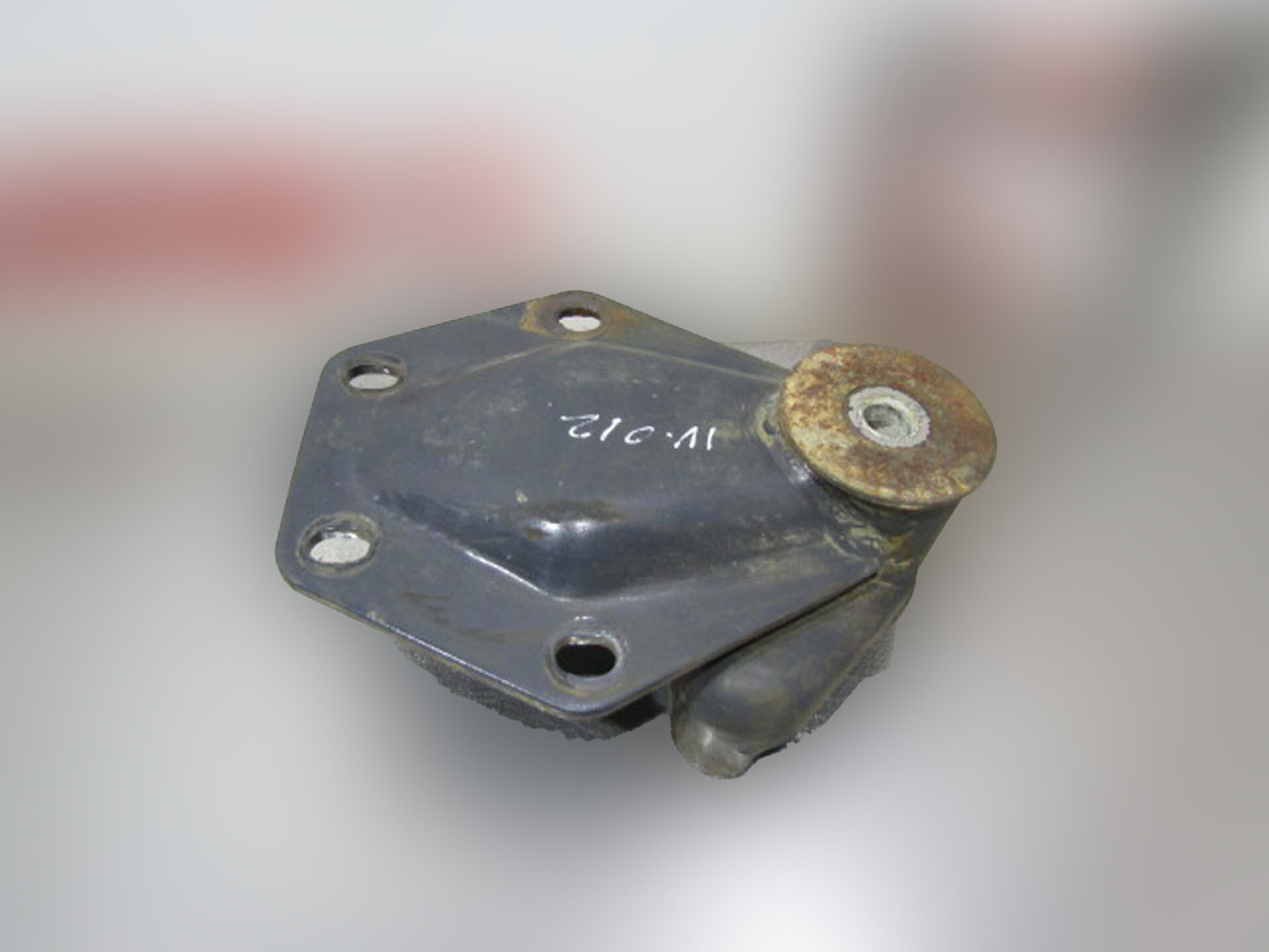 Кронштейн передней рессоры задний Iveco Stralis