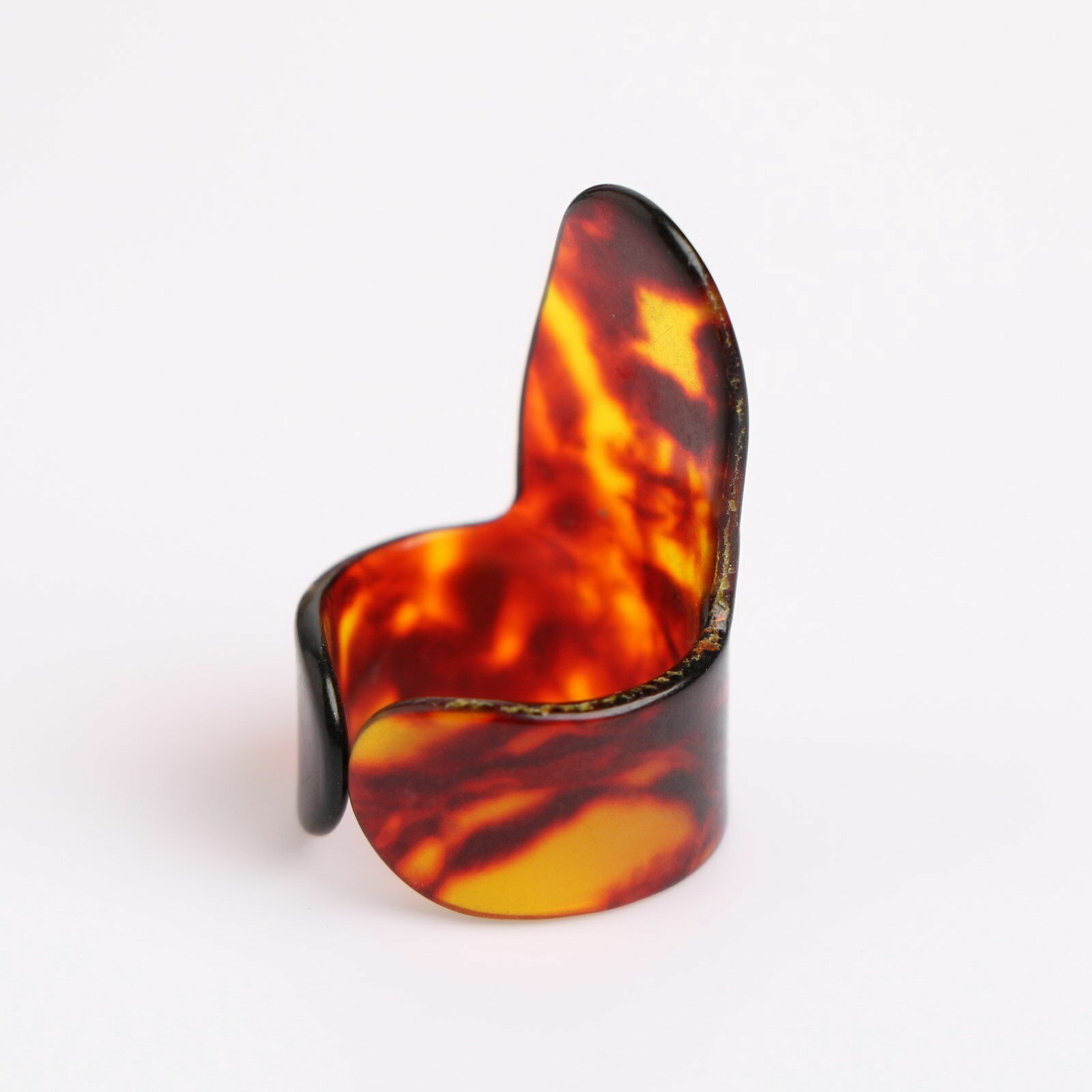 Медиаторы на палец разноцветные, 5 штук, размер упаковки: 1.5 x 1.5 x 2.5 см.