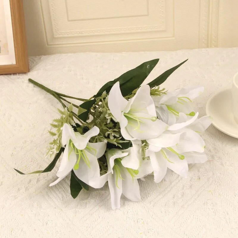 Искусственные шелковые лилии 7 штук Белый, White