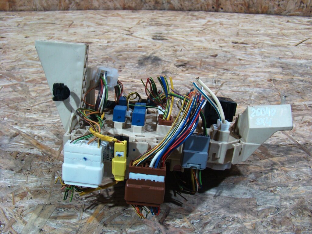 Suzuki SX4 Блок предохранителей салонный 3677055L00