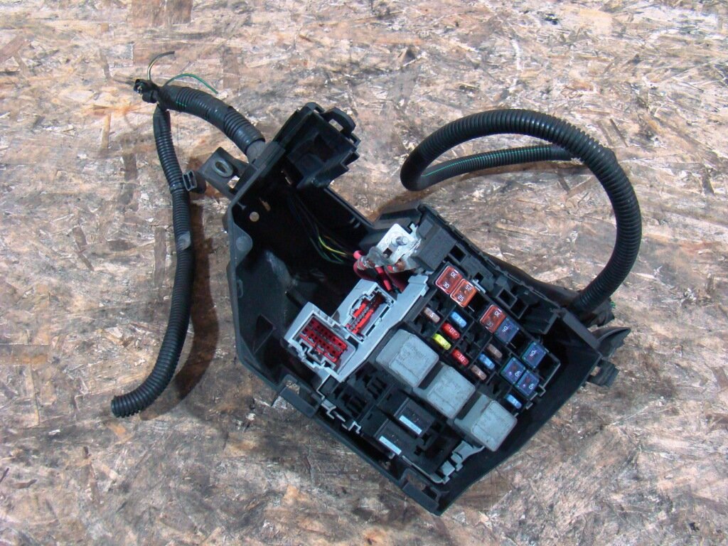 Ford Galaxy 2 Блок предохранителей моторный 1385556