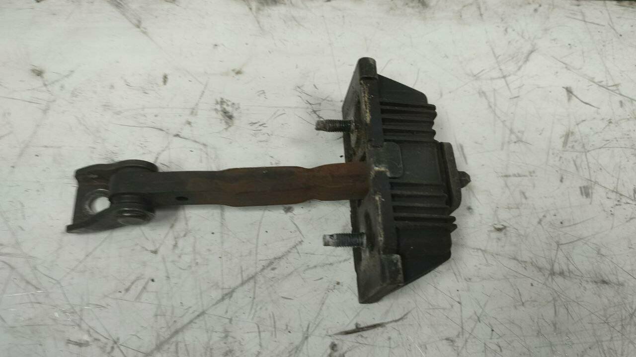 Ограничитель открывания двери Toyota Avensis 2 T250 рест. 2008 68630-05040