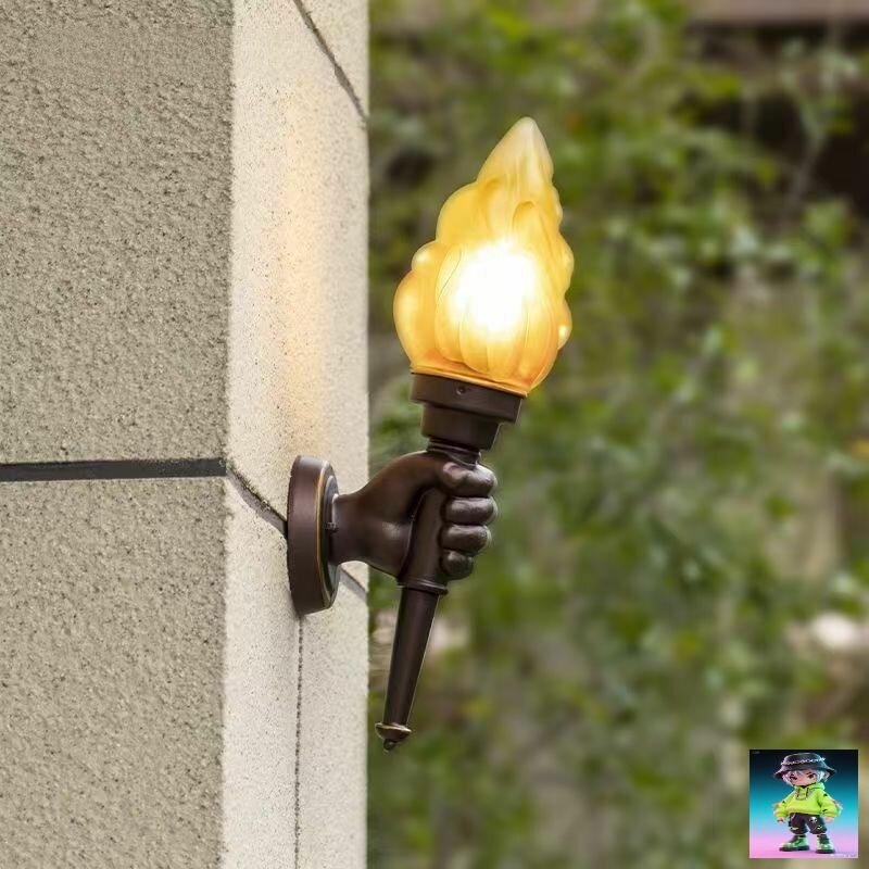 Настенный светильник в форме факела в винтажном стиле