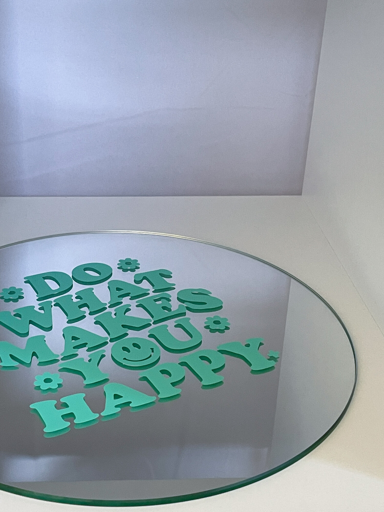 Зеркало интерьерное "Do what makes U happy", 30 см, настенное крепление, бренд Zrcatko